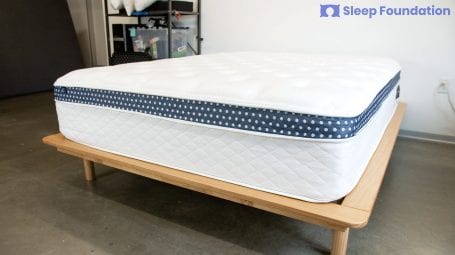 Best Mattress for Menopause of 2022 - Night Sweats, Hot Flashes, and ...