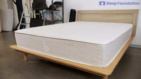 Best Mattress for Menopause of 2022 - Night Sweats, Hot Flashes, and ...